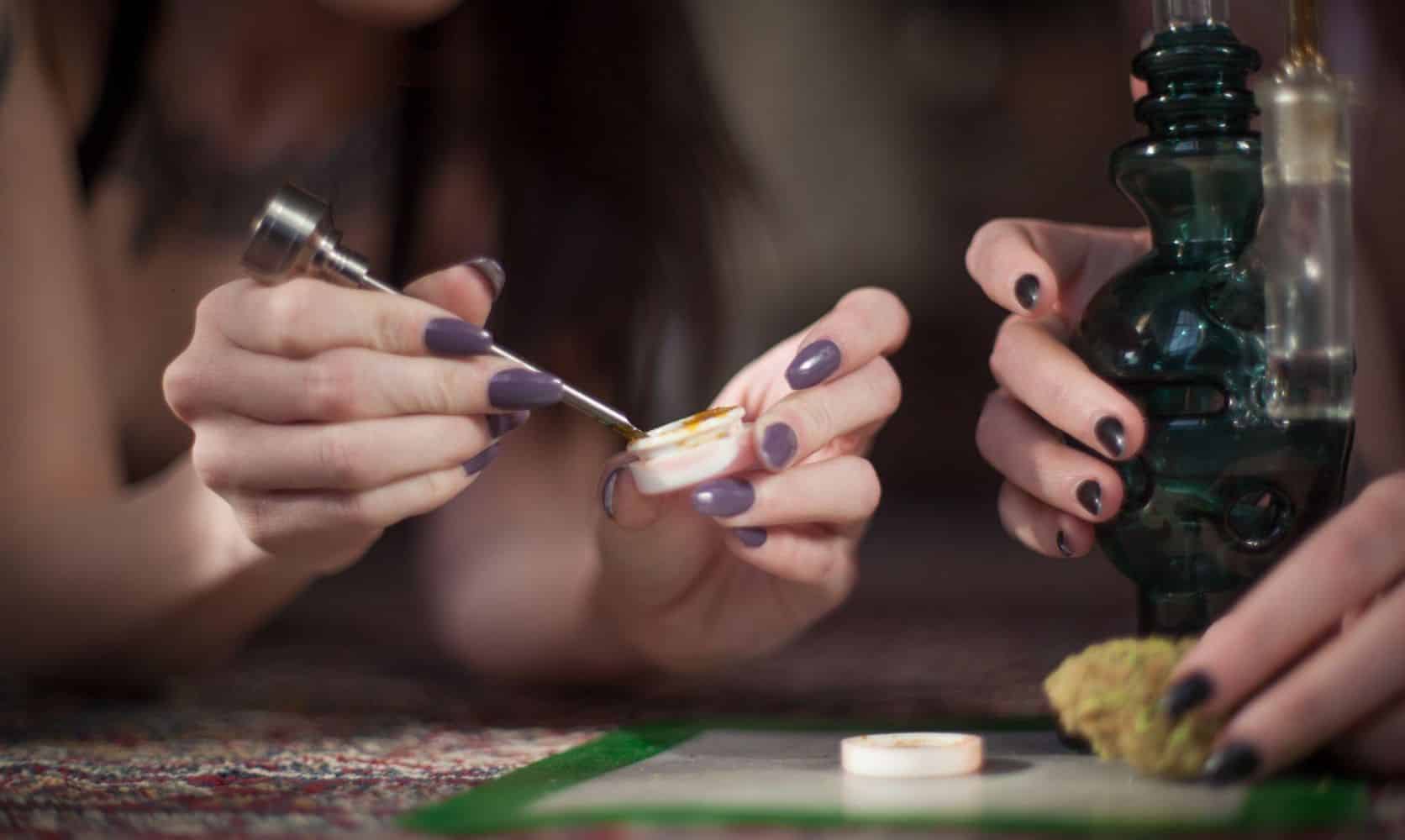 Forget the Dab Rig! This Is How to Smoke Shatter Without It