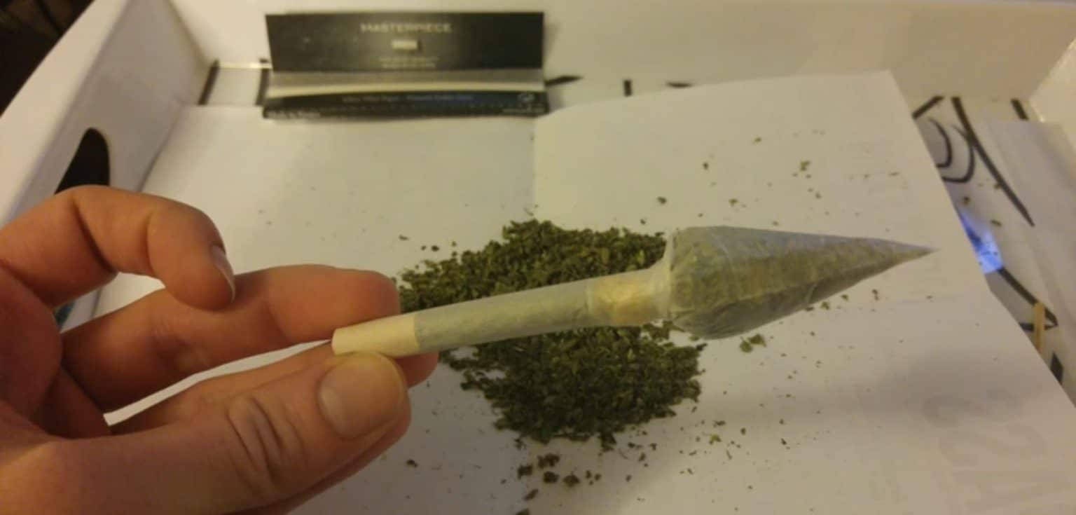 How To Roll A Spliff: Your Cheat Sheet For Rolling Spliffs